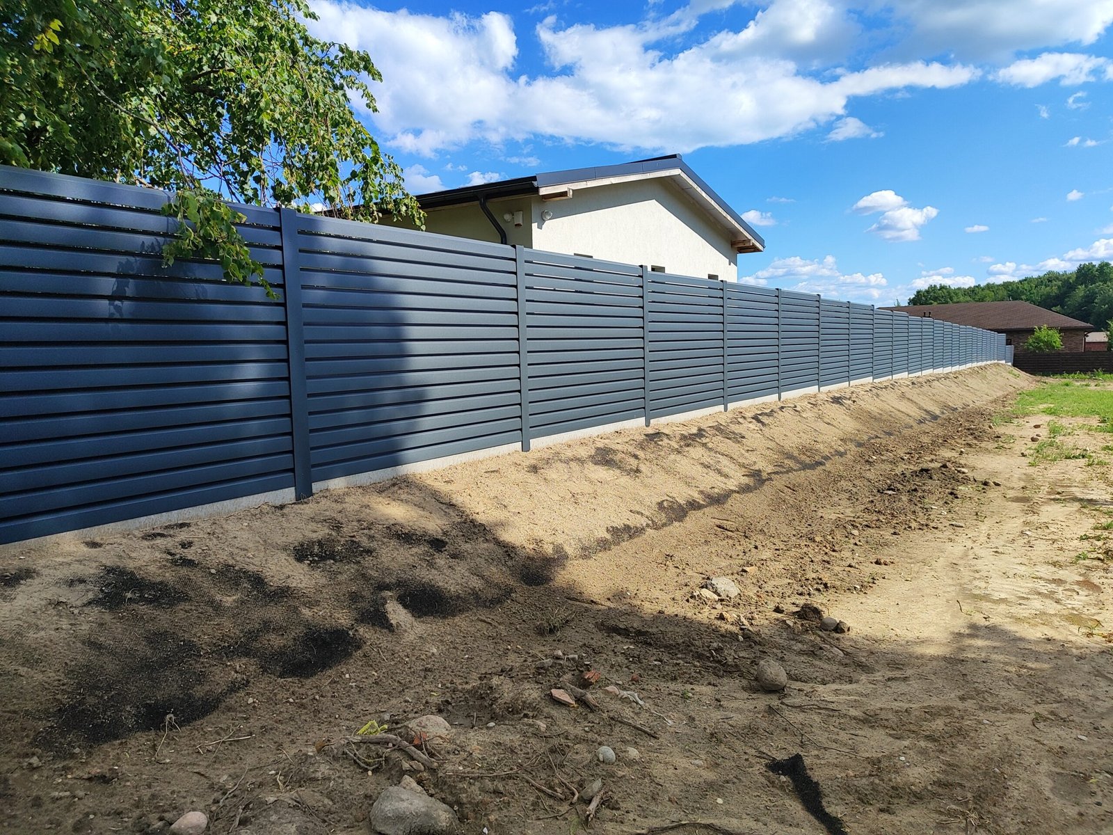 Rombo tvora | Dalinai permatoma skardinė tvora | Gera kaina